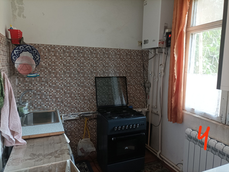 2 хона 2/4 уй сотилади. Кибрай. Тошкентдан 300 м Байджигитга кирилади.