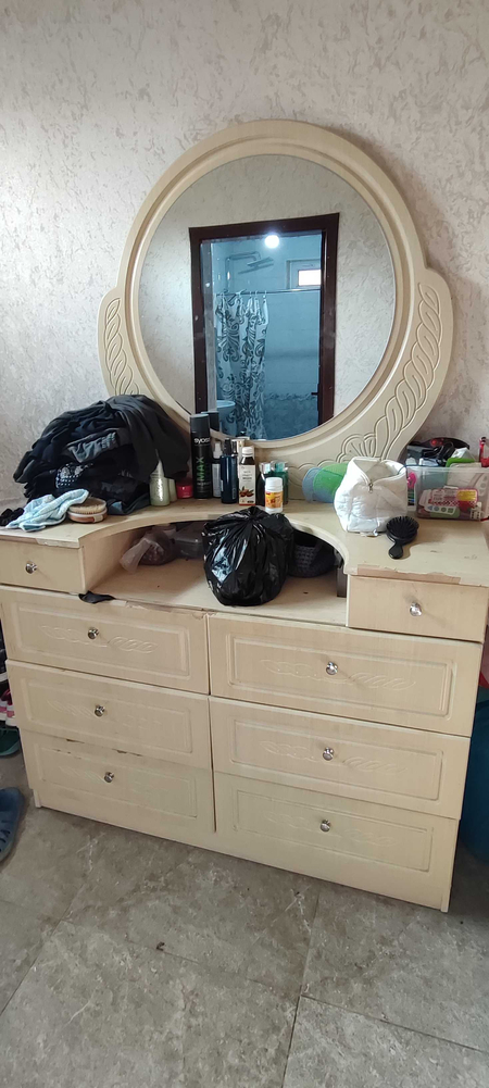 Продается спальный гарнитур с матрасом.