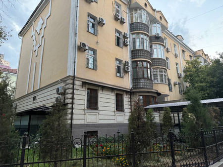 Продается 4 ком на Госпитальном - Попугайчики
