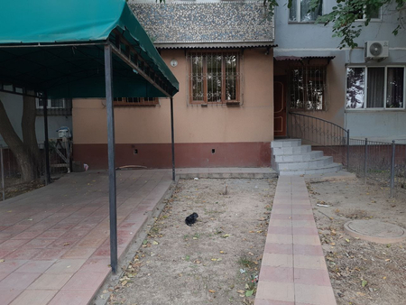 Продаётся квартира 2/1/5 на 13 кв. Юнусабад