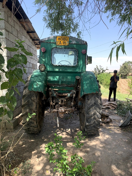 Traktor T40 sotiladi
