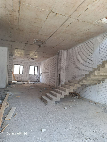 Алайскийда Финансовый институт оркасида Ниезбек йули кучасида. 535квм