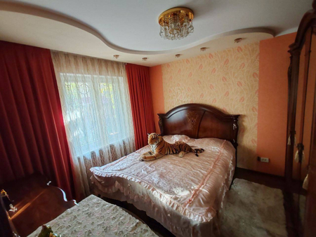 Продается Квартира Срочно #Дархан 4/1/4 +Двор парк Подвал 77сер Интелк