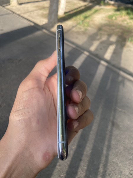 iPhone X karabkasi bor