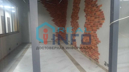 Сдается в бизнес центре в цокольном этаже 4 помещения по 60 и 80 м2