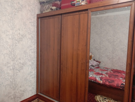 3 xonali xovli sotiladi