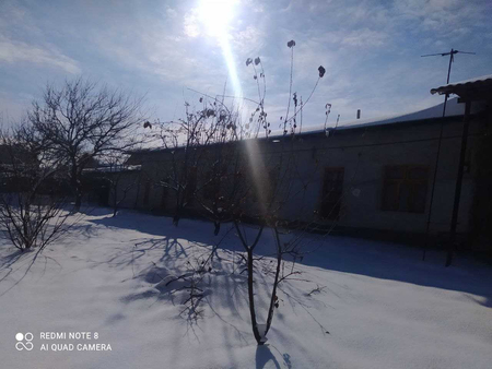 Uy sotiladi srochna !!!