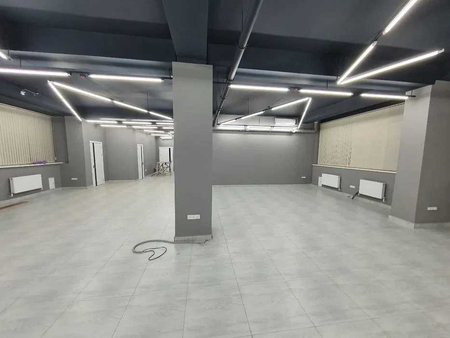 Сдается в аренду офис 300 кв.м. в центре рядом с метро