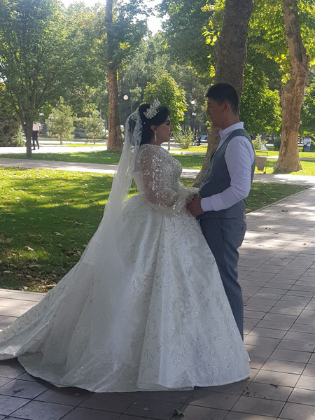 Срочно продаю свадебный платье сама 7 часов один раз одела новый !