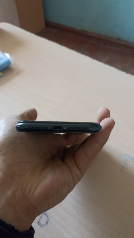 iPhone XR qora srocha