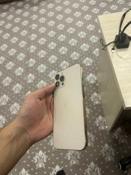 Продается iPhone 12 Pro Max 256GB в хорошем состоянии