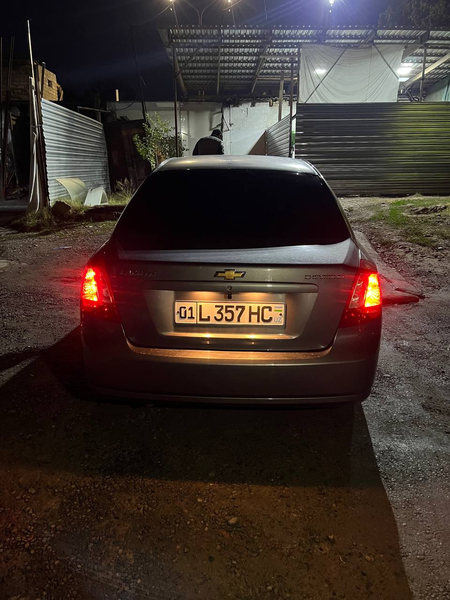 Jenrta sotiladi mokriy asfalt