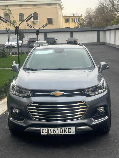 срочно TRACKER 1  2020 года пробег 35000 халол