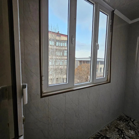 Срочно продается отличная 1комнатная квартира на 3этаже с лифтом на Ко