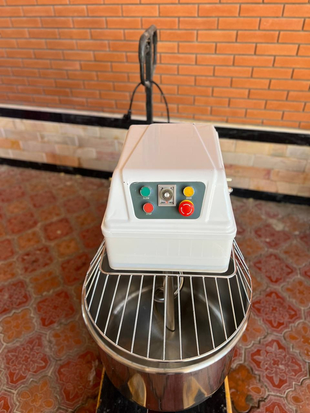 50 kg hamir qorigich mishalka va yuk ko'targich kara sotiladi