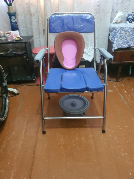 Инсвалидное коляска и биотуалет продаю срочно!