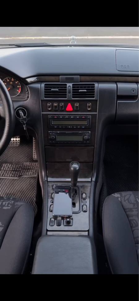 W 210 E 240 Mercedes-Benz