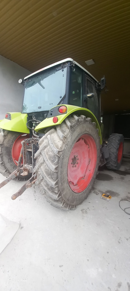 Class axos 340 traktor
