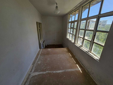 1 xonali 48m² 3-qavat sotiladi