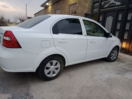 Nexia3 srochno sotiladi