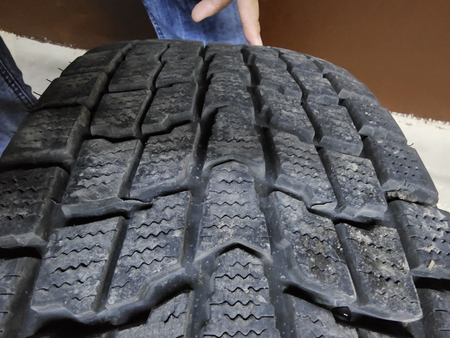 Срочно продам шина DUNLOP Идеальным состояние Made in Japan 235/55/181