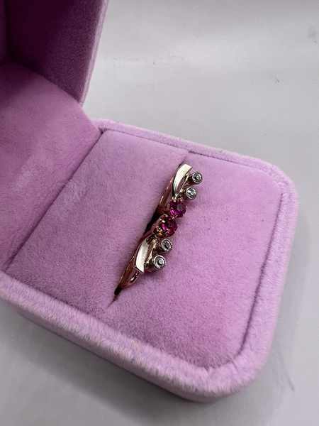 Продам золотые серьги .
