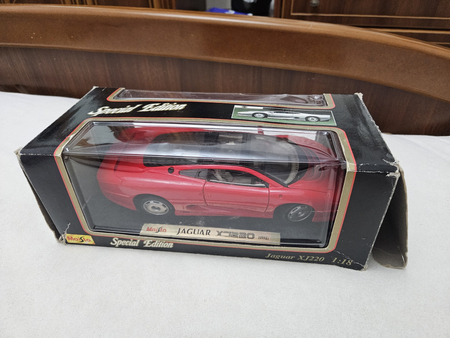 Модель JAGUAR XJ-220