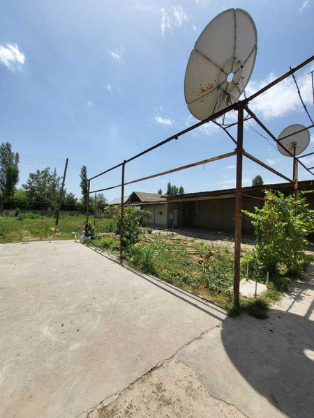 Uchastka/uy sotiladi 40 sotix 4xona
