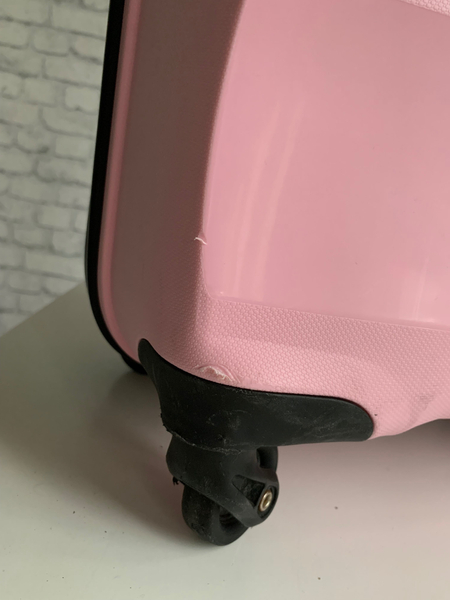 Чемодан на колесах American Tourister размер M 57,5 литров