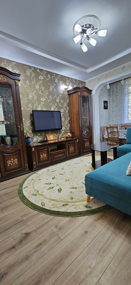 Продаётся 3 комнатная квартира новза метро
