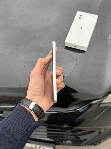 iPhone 11 64gb karobka dakument ochilmagan usta kormagan