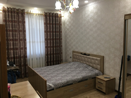 Когон йўл ёқасида 2 хоналик шинам уй жиҳозлари билан бирга сотилади