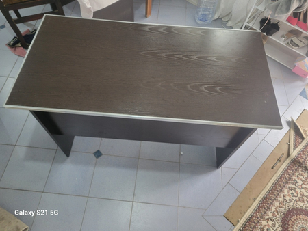 Срочно продам стулья офисные и столы