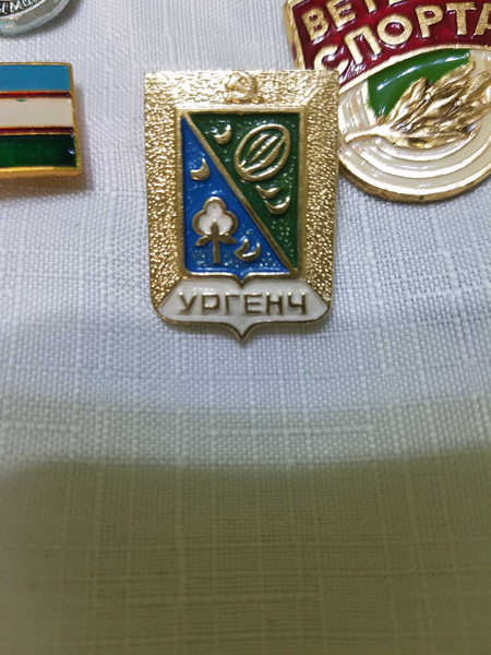 Значки различные.