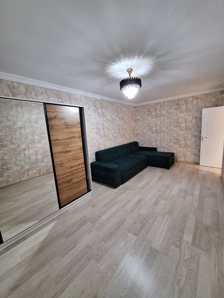 Своя!! М.горкий ,художник 1*2/5/5 62000$кирпичний42 кв.евроремонт янги