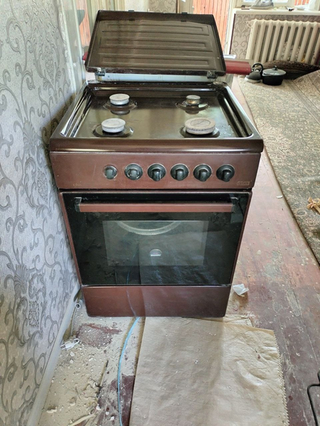 Продам газовую плиту, газ плитаси сотилади