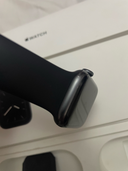 Srochni sotiladi Apple watch 5 32gb