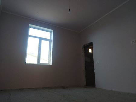 Angarikda xovli joy sotiladi.Variant bor