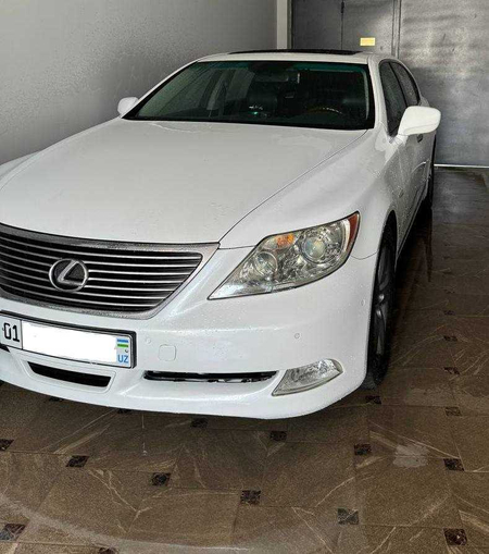 Lexus LS 460L белый