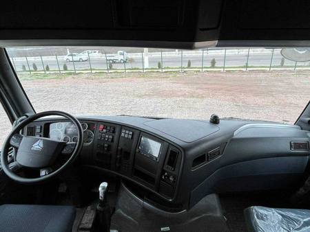 HOWO T7 тягач sotuvda mavjud