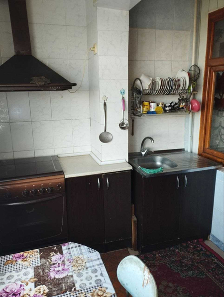4 xonali kvartira sotiladi