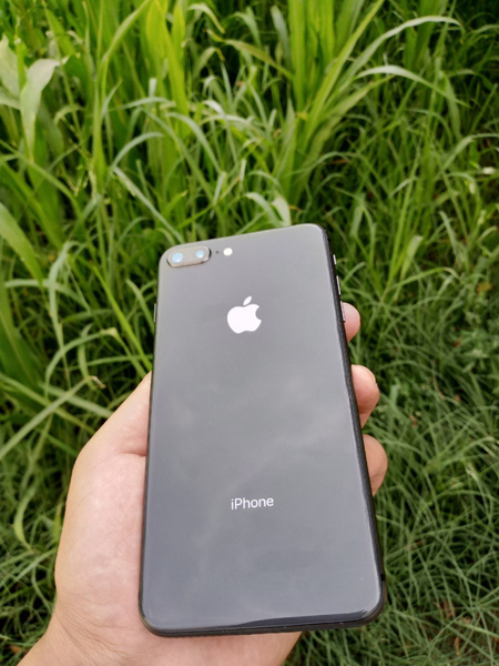 Iphone8+ 64 gb 76 yomkost