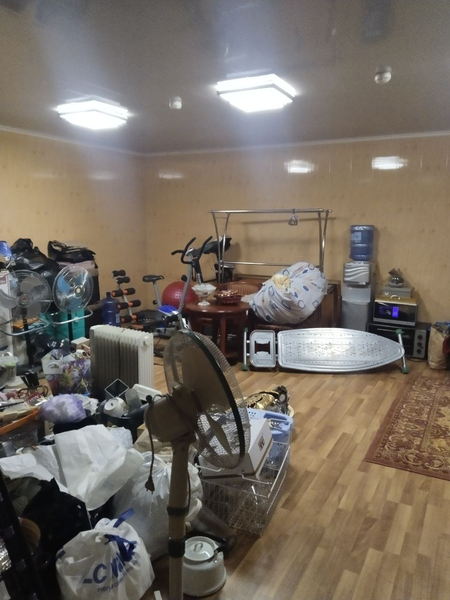 Срочно квартира сотилади.Подвали хам бор