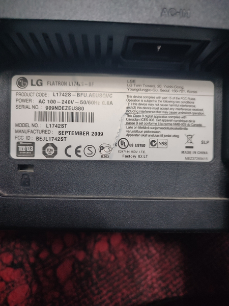 Монитор LG в хорошем состояние