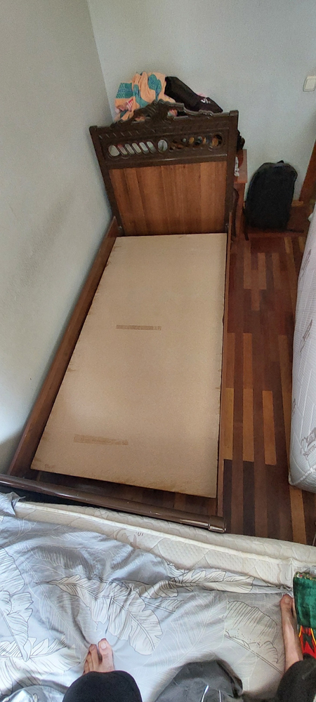 Продаю две кроваты односпальные