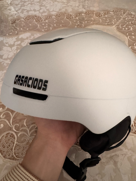 Горнолыжный шлем