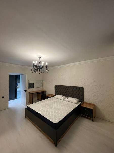 Продается 3/2/4 кирпич 80кв ,метро Ойбек