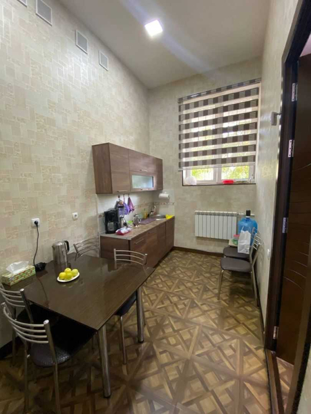 Сдается уютная офисное помещение 230 м² на Яккасарайском районе(J2877)