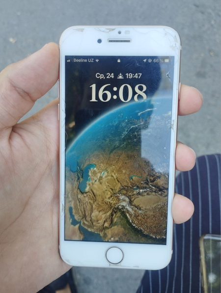 iPhone 8  64 Gb