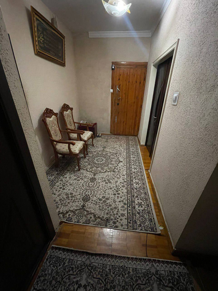 Qorasuv 1 kvartira sotiladi 4/3/4 balkon 2*6 ipotekagaxam sotiladi